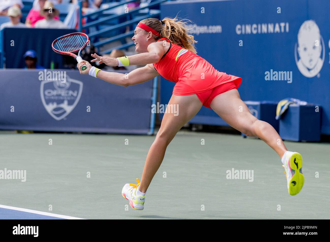 Mason, Ohio, USA. 16th Aug, 2022. Marie Bouzkova (CZE) in action during ...