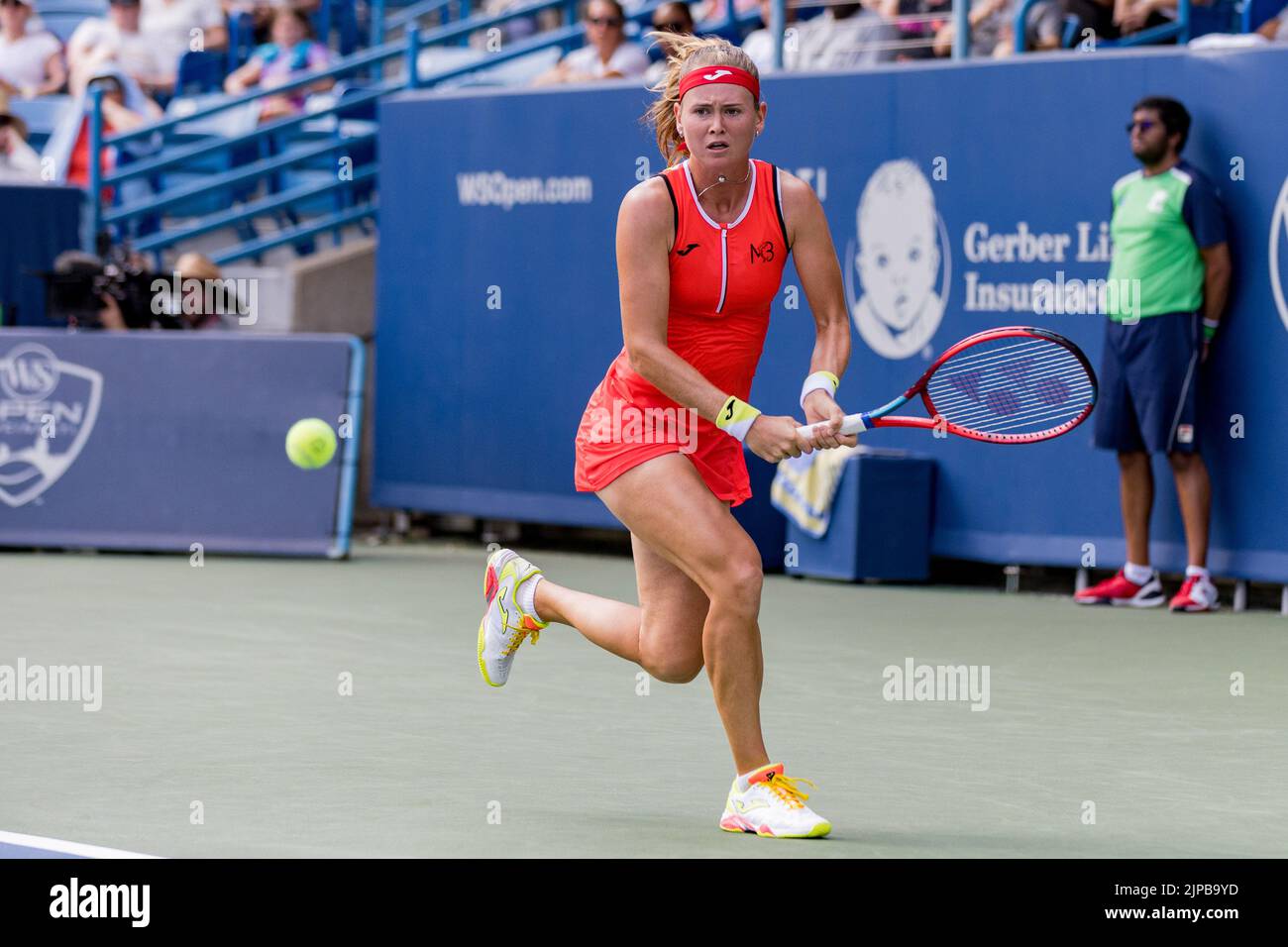 Mason, Ohio, USA. 16th Aug, 2022. Marie Bouzkova (CZE) in action during ...
