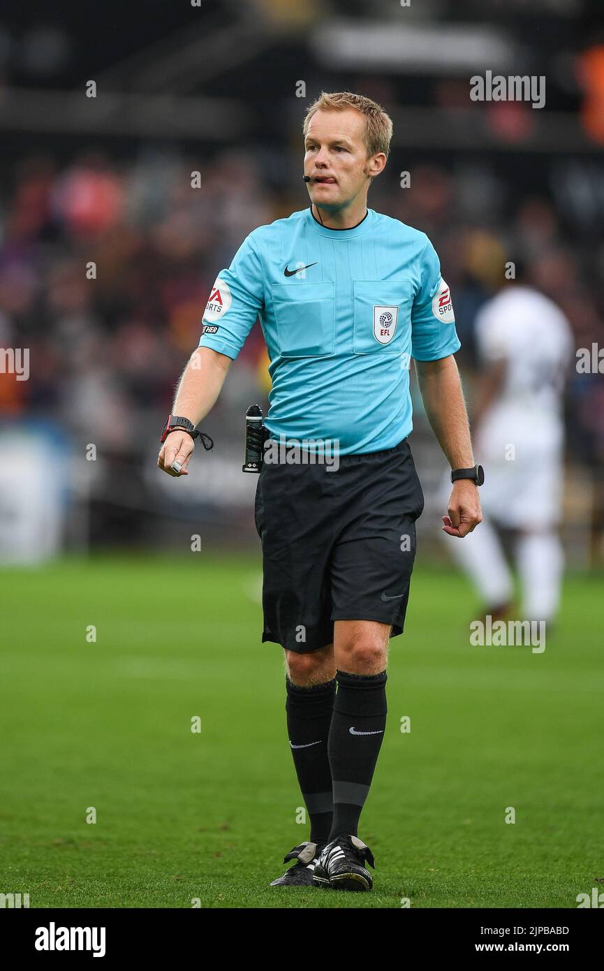 Referee Gavin Ward during the game Stock Photo - Alamy