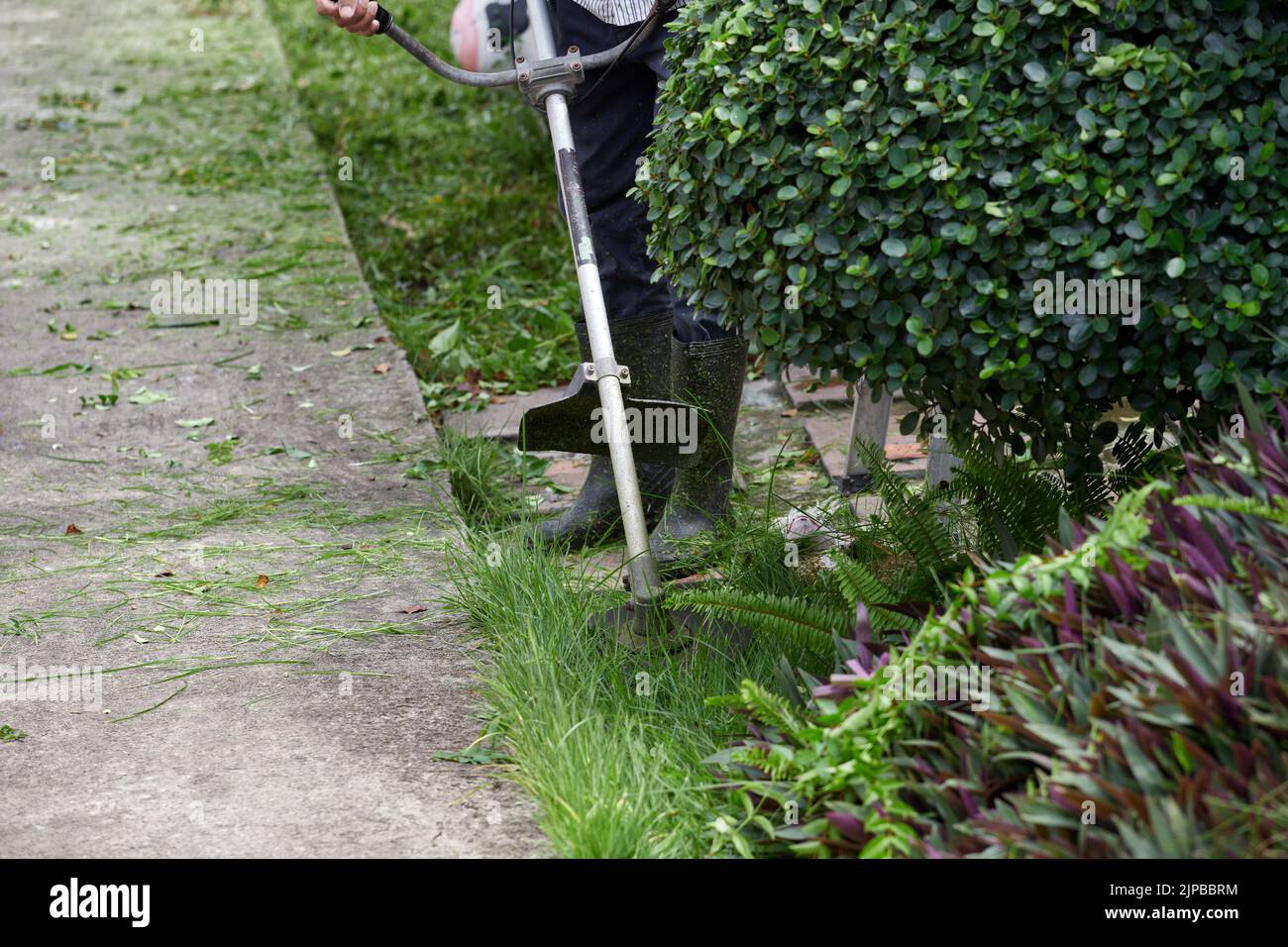Lawn worker hi-res stock photography and images - Alamy