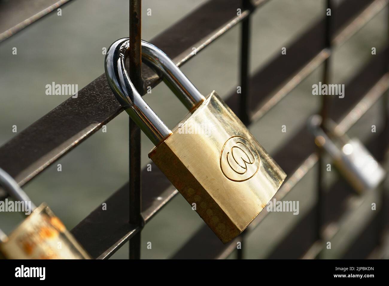 Padlocks on a grid hi-res stock photography and images - Alamy