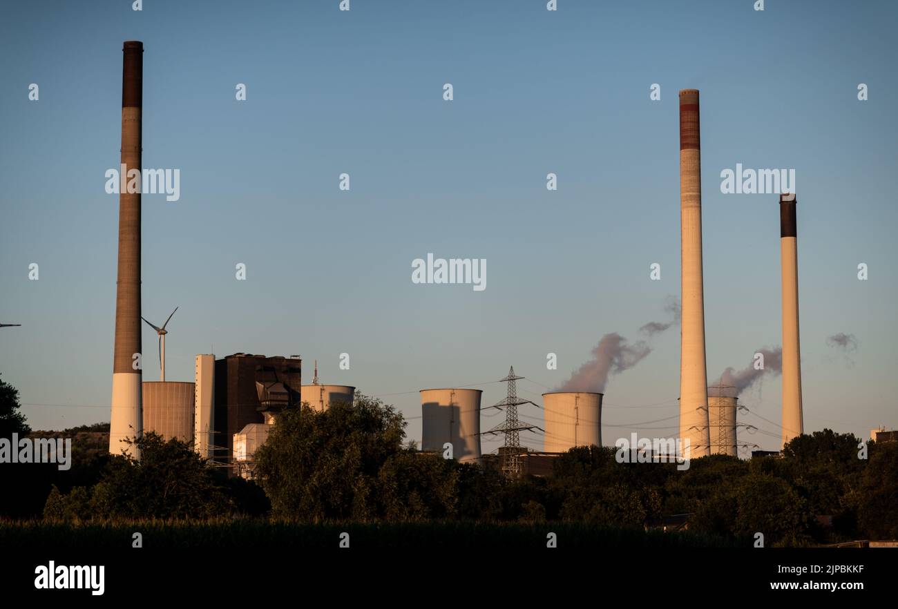 Uniper power plant scholven cooling towers hi-res stock photography and ...