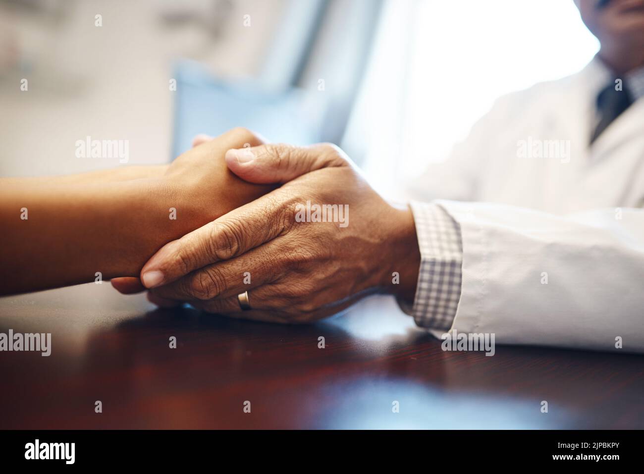 Closeup hands holding can hi-res stock photography and images - Alamy