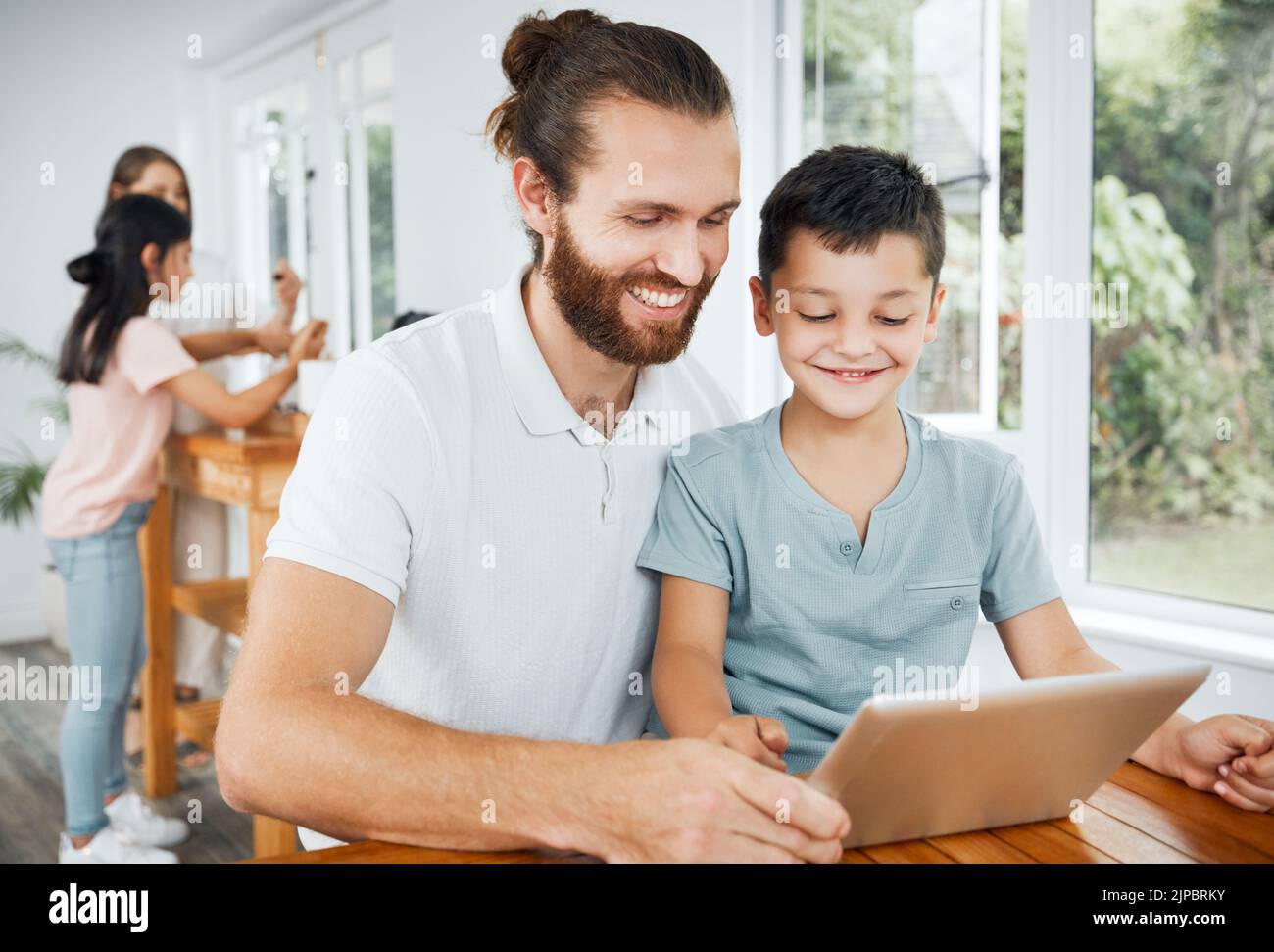 Educational videos hi-res stock photography and images - Alamy