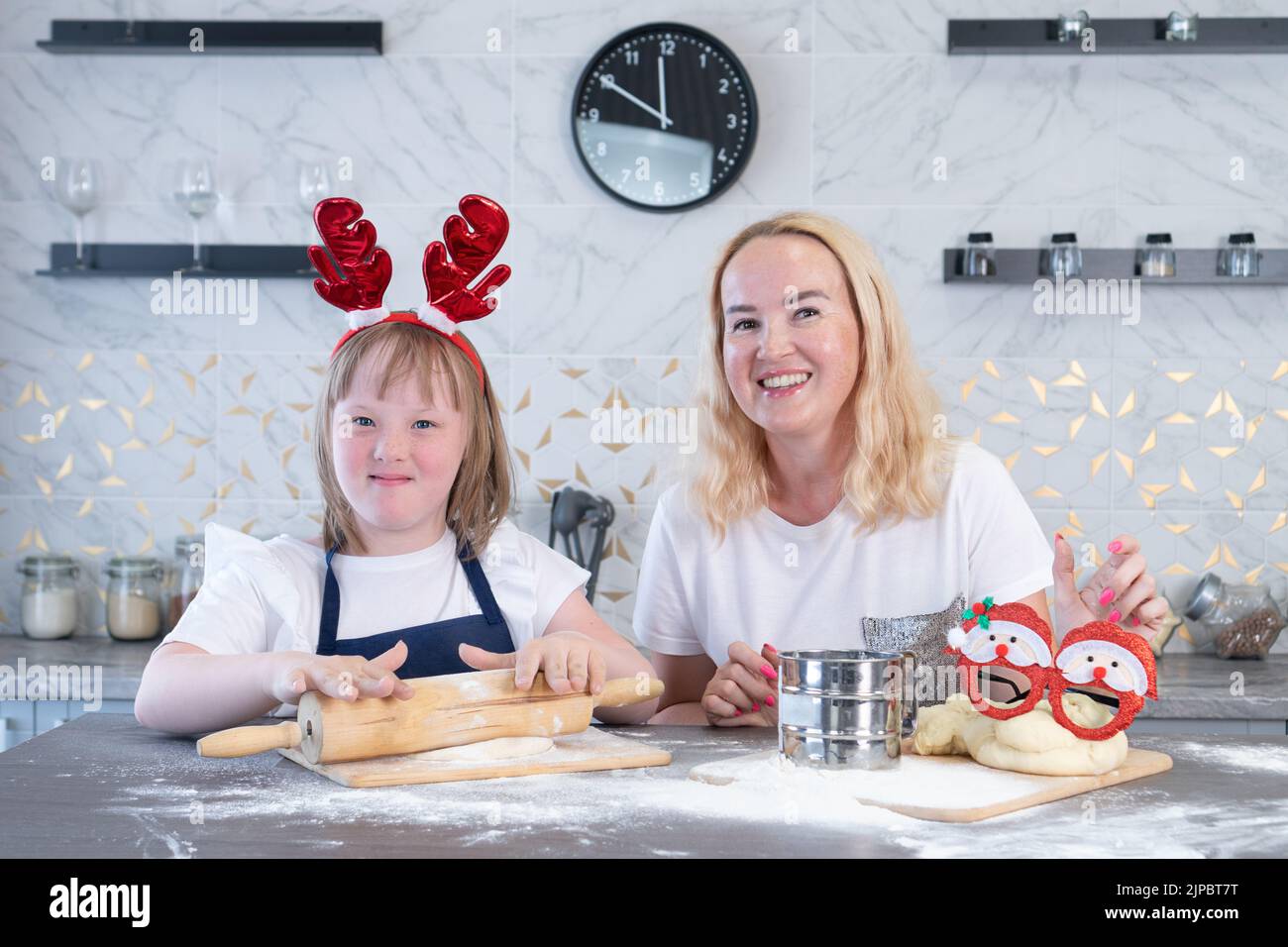 Down syndrome girl cook hi-res stock photography and images - Alamy