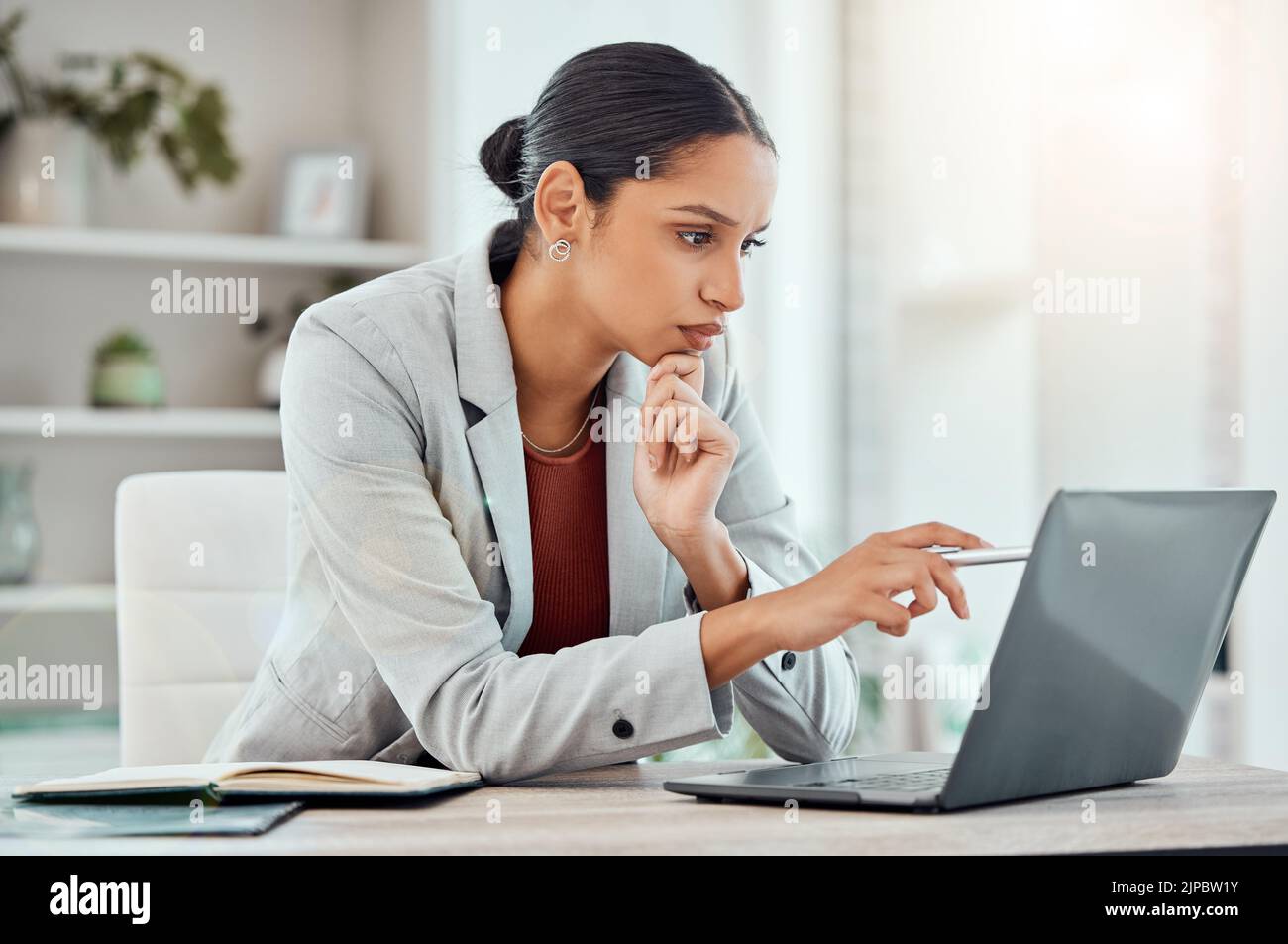 Female serious working computer hi-res stock photography and images - Alamy