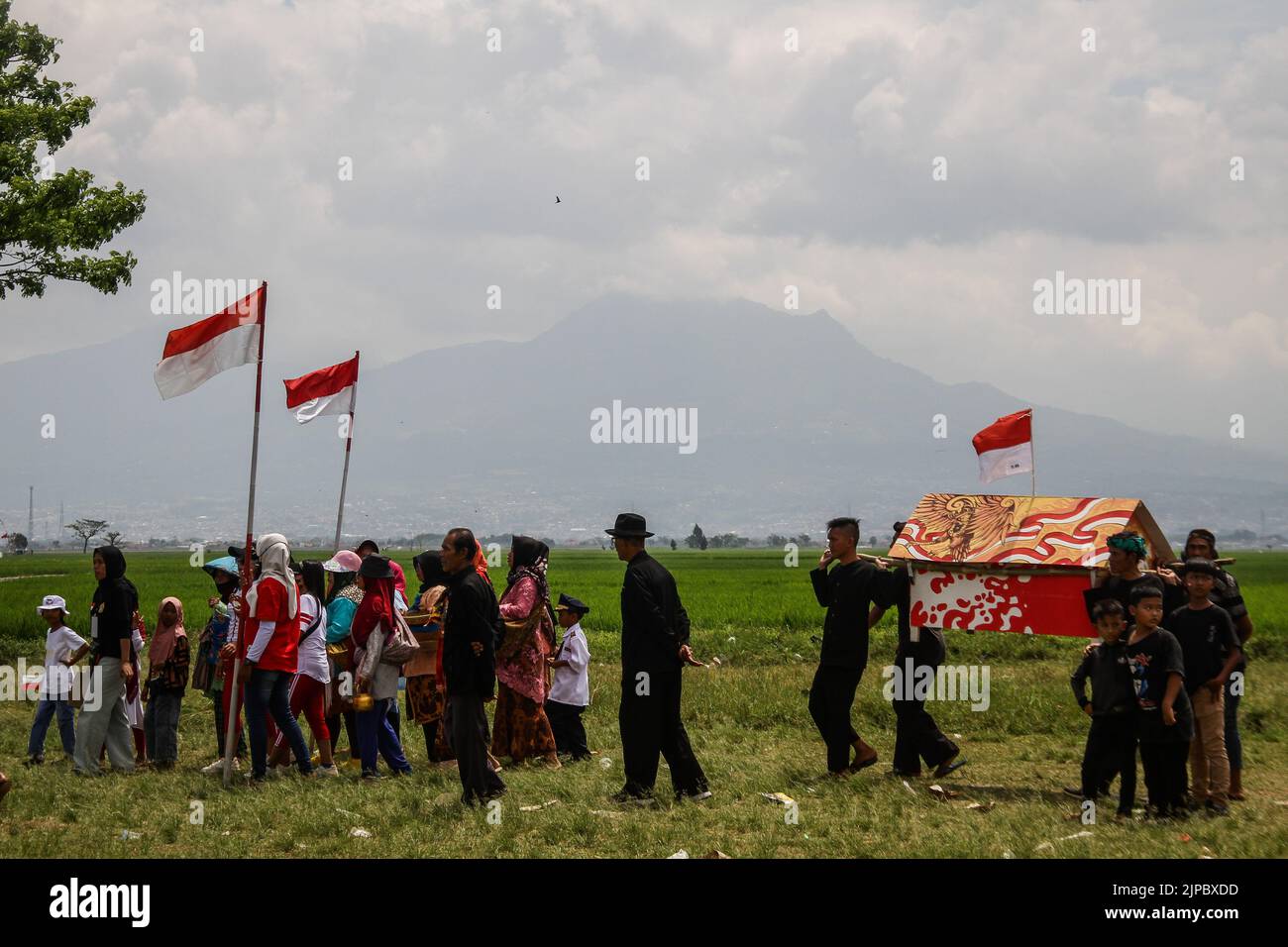 Rancaekek, West Java, Indonesia. 17th Aug, 2022. Residents took part in ...
