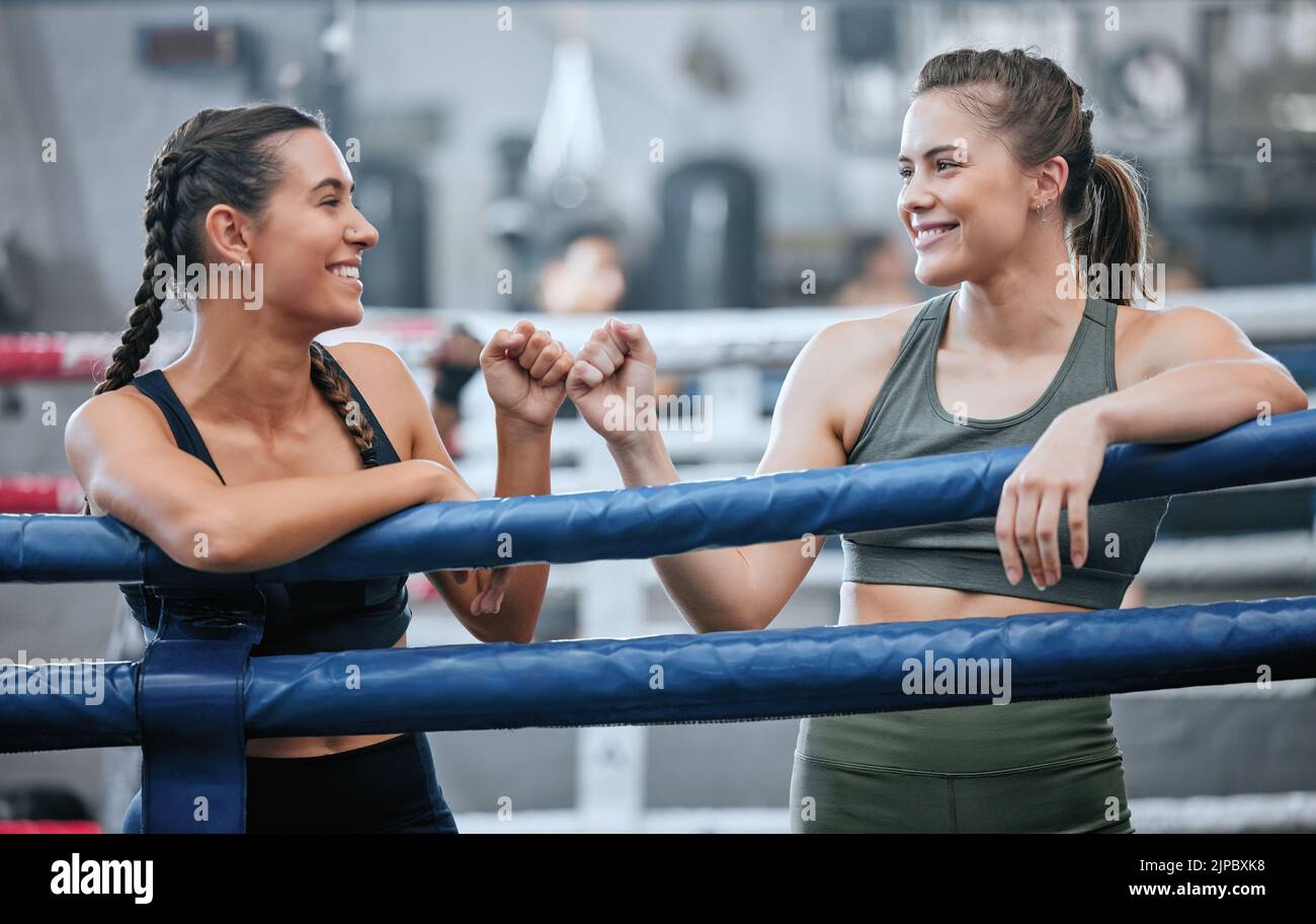 Two women boxing in ring hi-res stock photography and images - Alamy