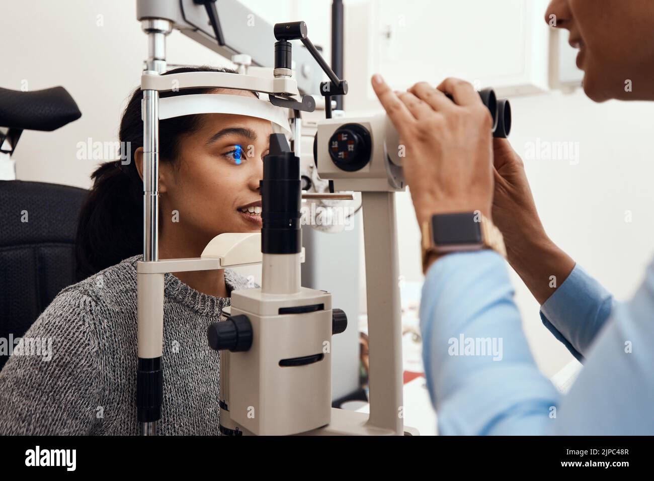 Vision test machine hi-res stock photography and images - Alamy