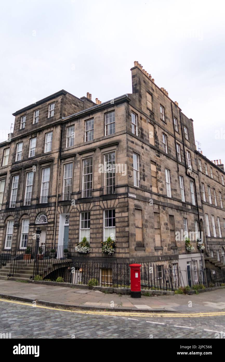 A view of Georgian buildings in Edinburgh New Town Stock Photo - Alamy