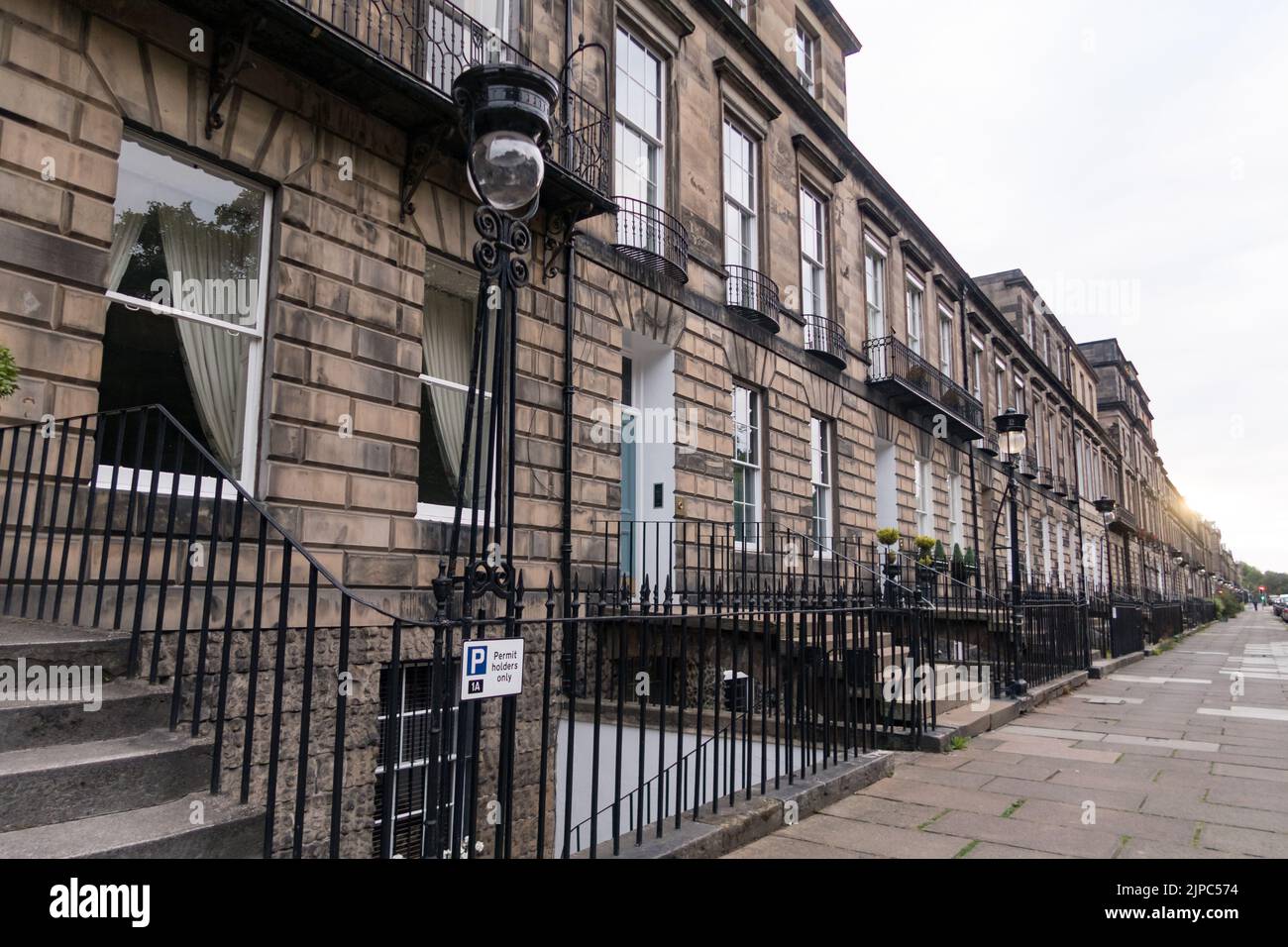 A view of Georgian buildings in Edinburgh New Town Stock Photo - Alamy