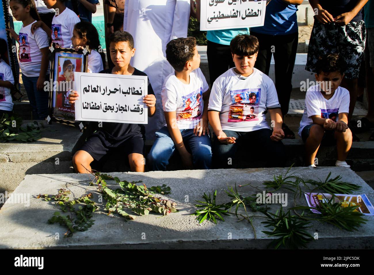 Refugee family from fallujah hi-res stock photography and images - Alamy