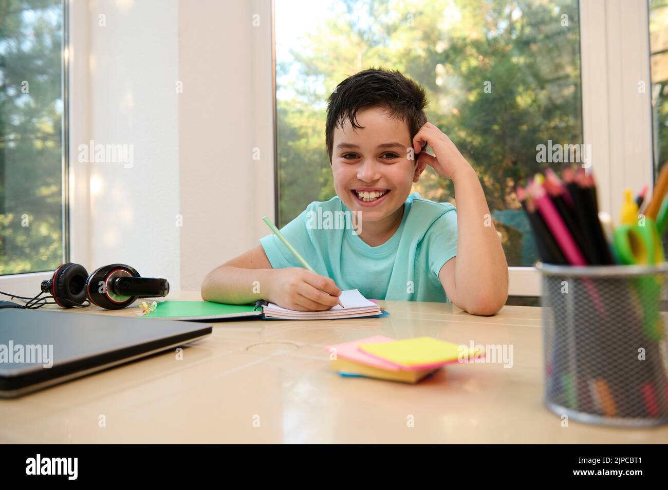 Sincere teenager hi-res stock photography and images - Alamy