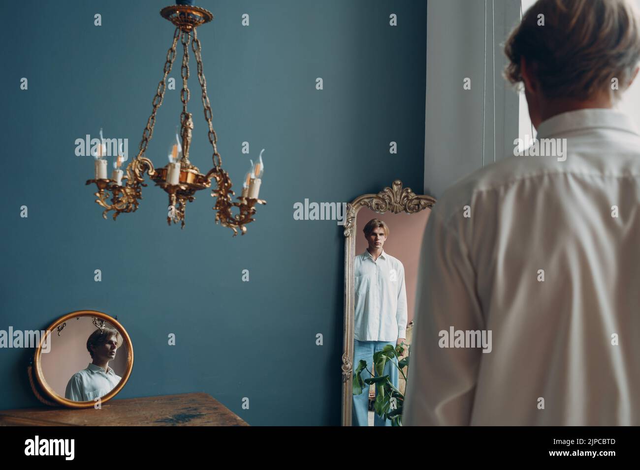 Man reflection mirror standing hi-res stock photography and images - Alamy