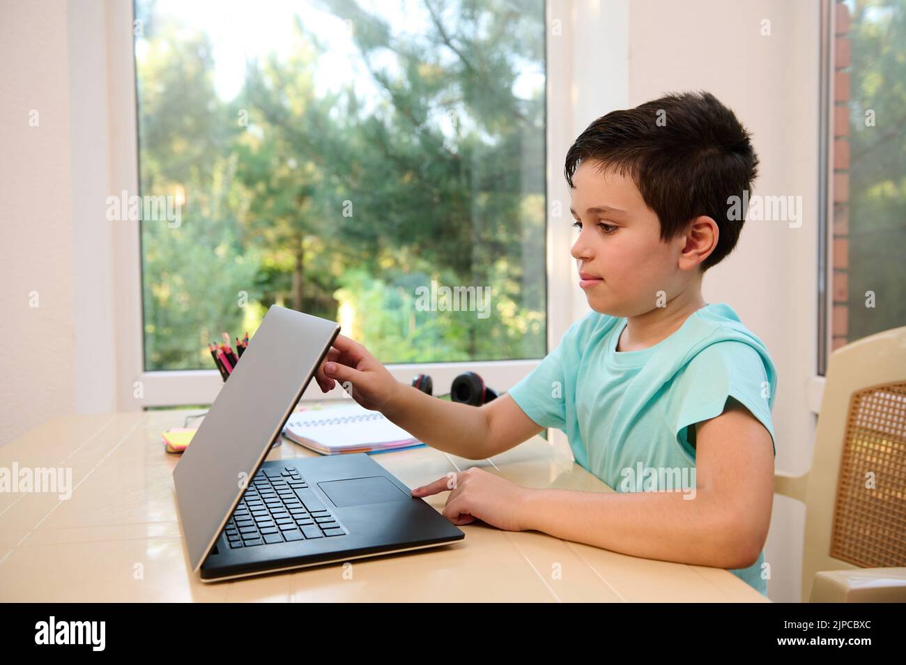 School age boy starting writing hi-res stock photography and images - Alamy