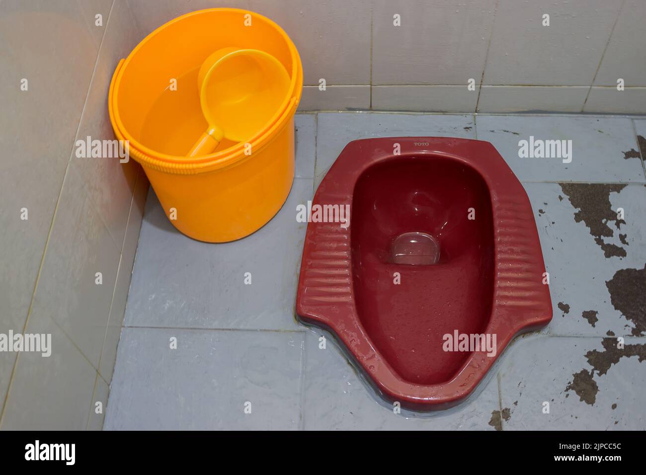 Squat toilet hi-res stock photography and images - Alamy