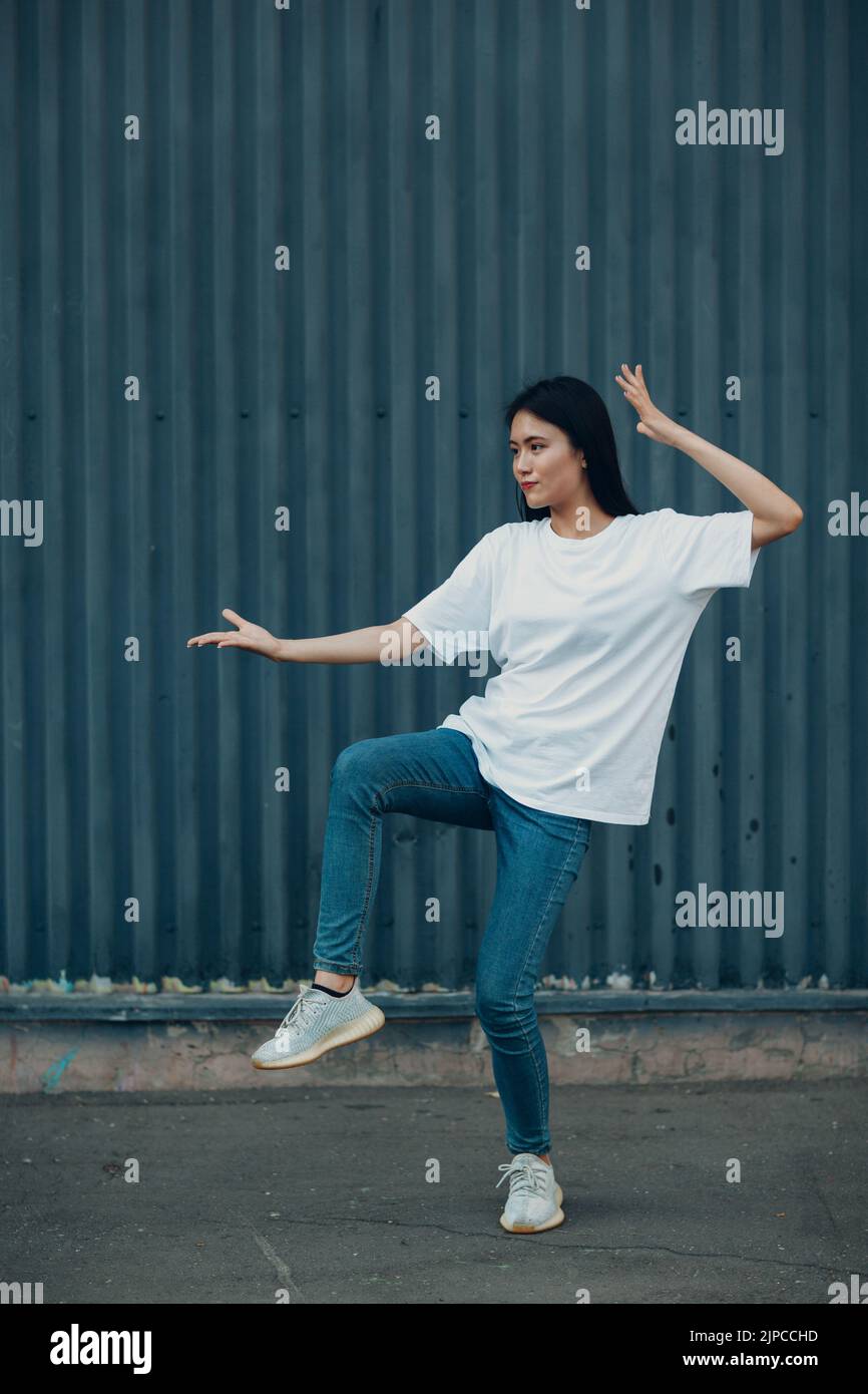 Qigong exercise hi-res stock photography and images - Alamy