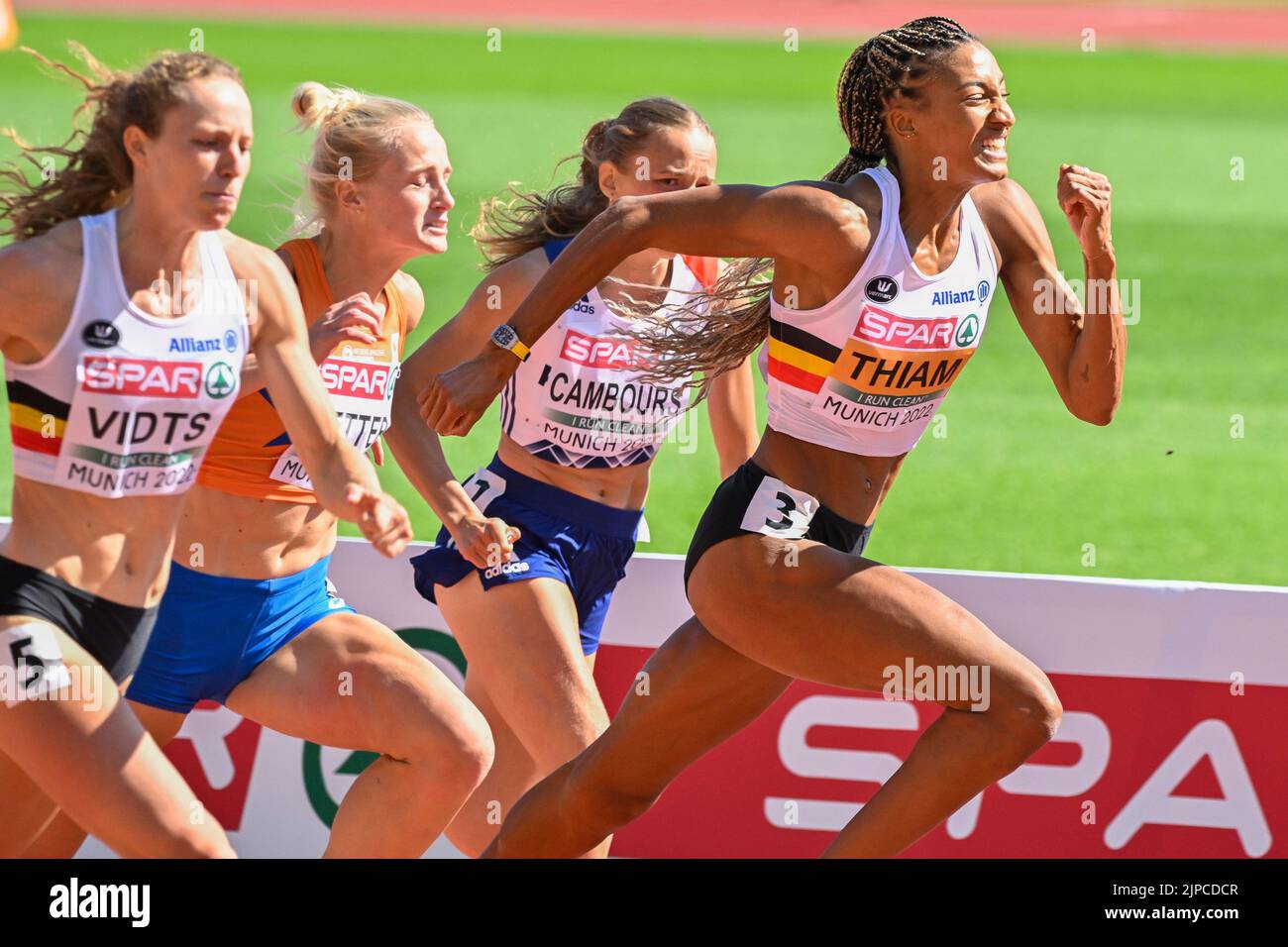 Munich, Germany. 17th Aug, 2022. Belgian Noor Vidts, Dutch Anouk Vetter ...
