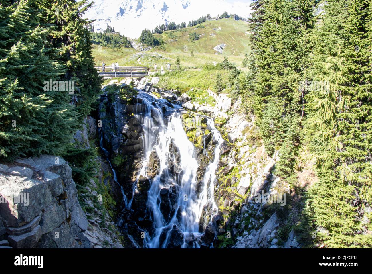Running water through stones hi-res stock photography and images - Alamy