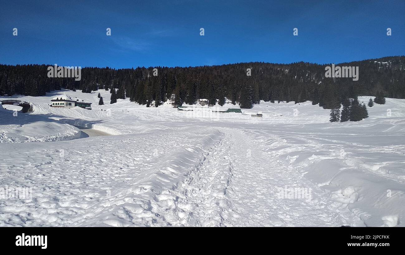 Plains and snowy mountain hi-res stock photography and images - Alamy