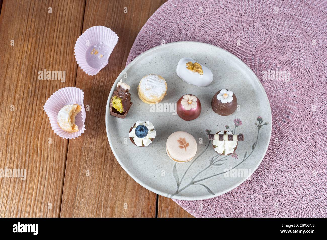 Sophisticated sweets for Brazilian weddings. Truffles, small cups of ...