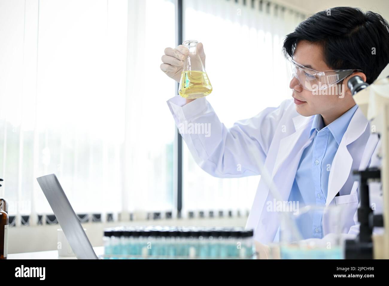 Liquid sample hi-res stock photography and images - Alamy