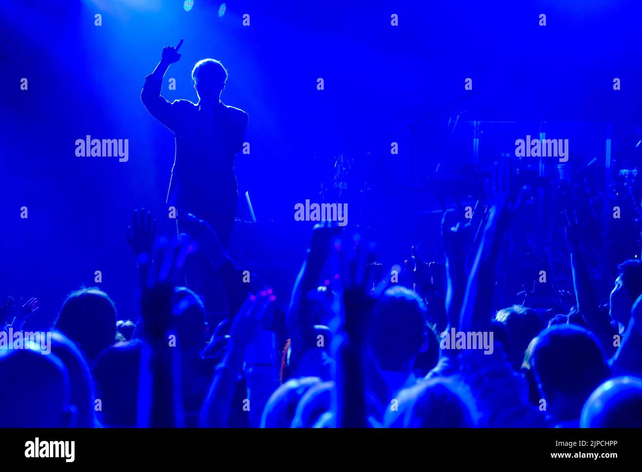 Faceless people speaking hi-res stock photography and images - Alamy