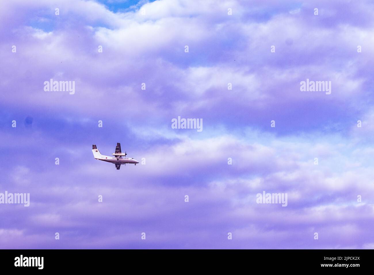 Short haul aeroplane hi-res stock photography and images - Alamy