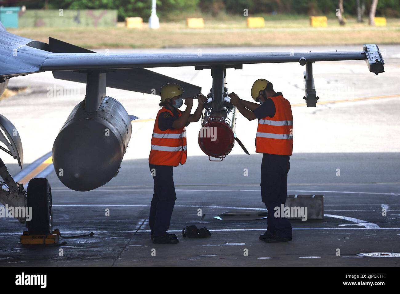 Load missile hi-res stock photography and images - Alamy