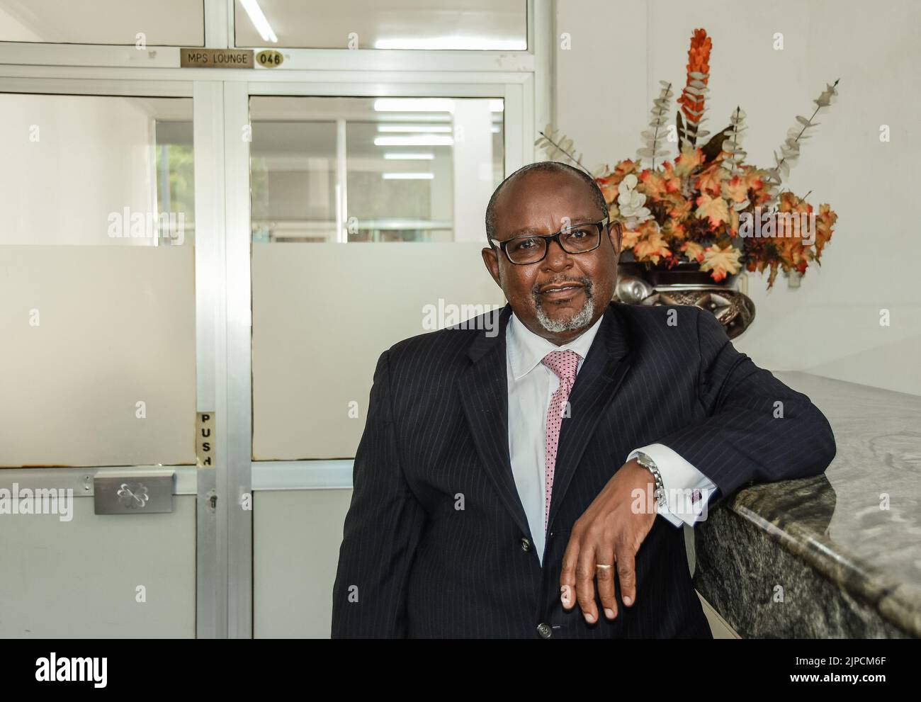 Employee portrait photography office hi-res stock photography and ...