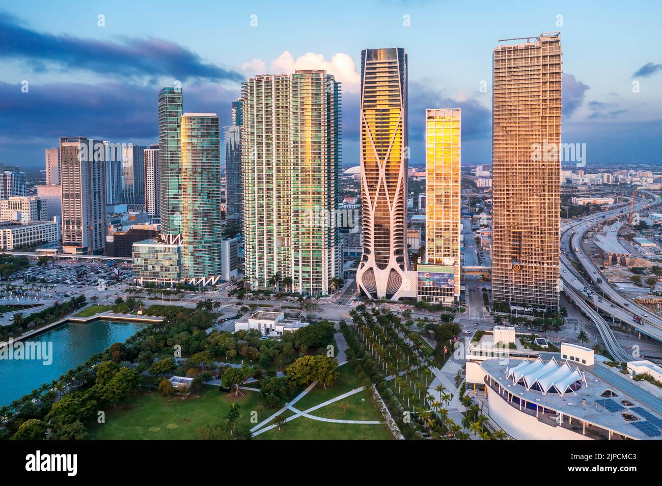 Usa florida miami skyline downtown hi-res stock photography and images ...