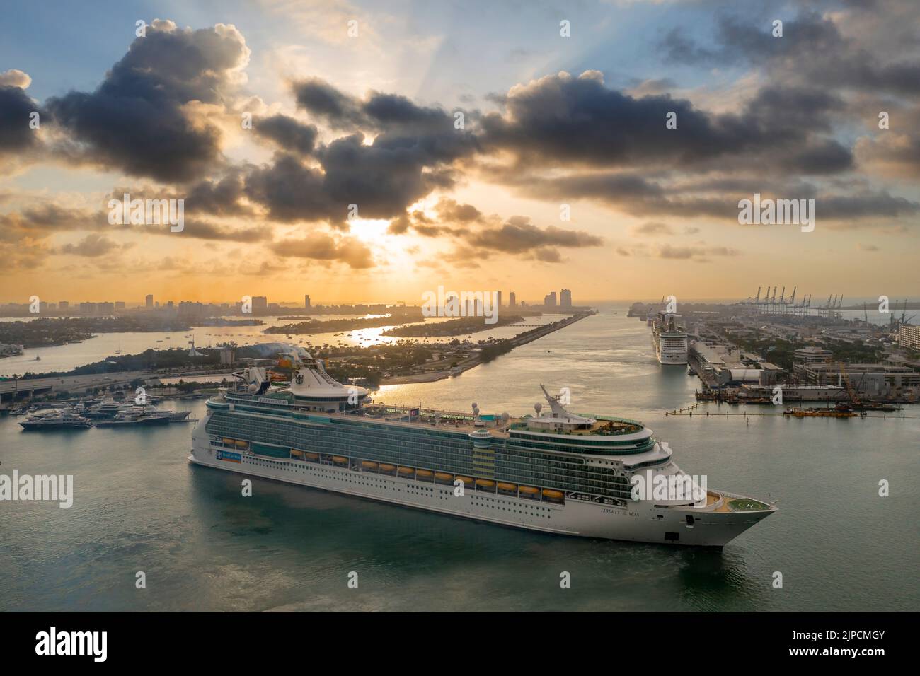 Aerial port miami highrise architecture hi-res stock photography and ...