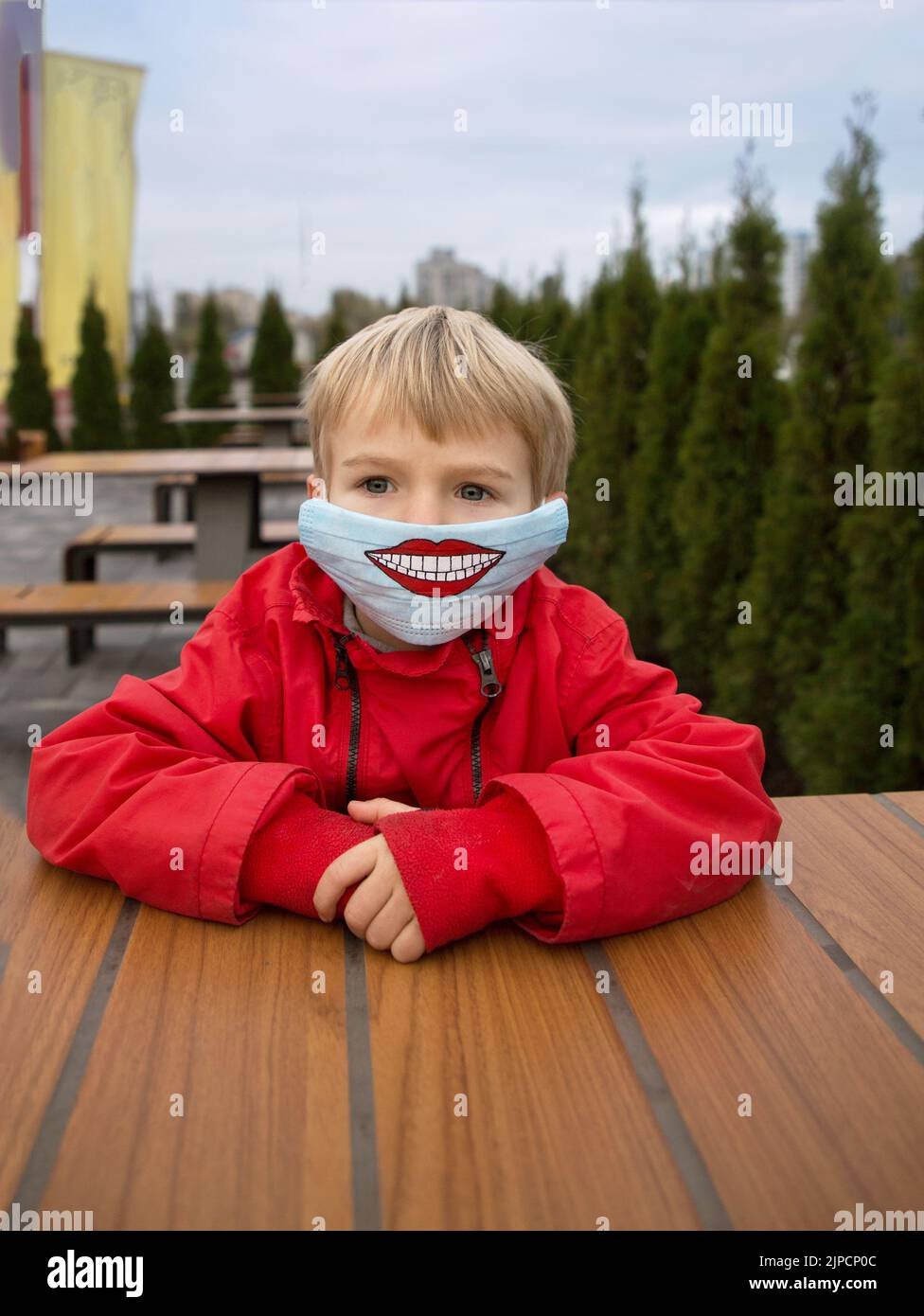 Funny kinder hi-res stock photography and images - Alamy