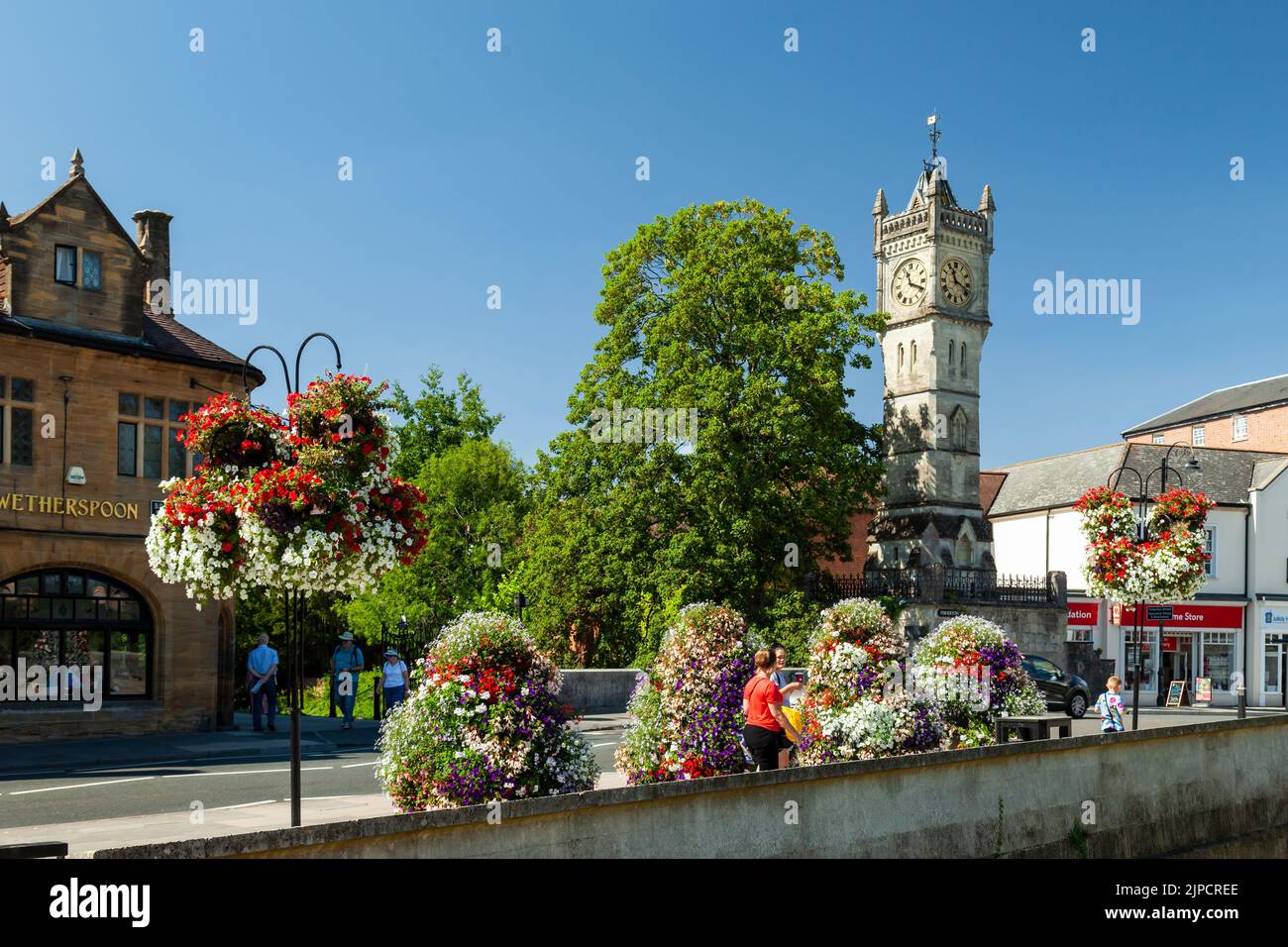 Salisbury city center flowers hi-res stock photography and images - Alamy