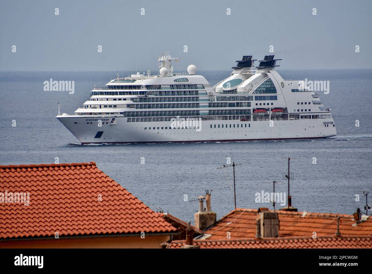The liner Seabourn Sojourn cruise ship arrives at the French ...