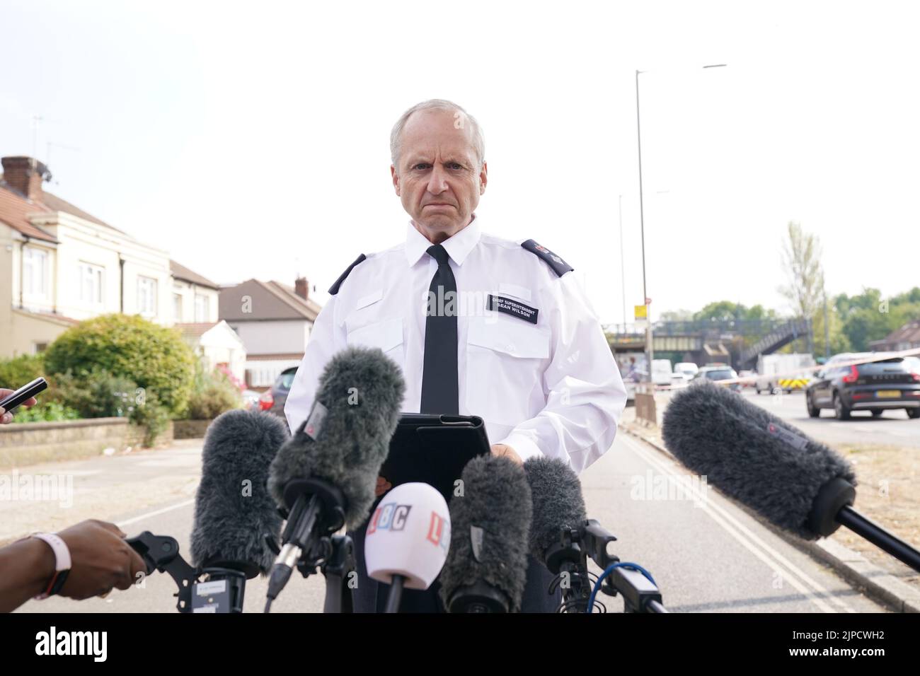Metropolitan Police Chief Superintendent Sean Wilson speaking to the ...
