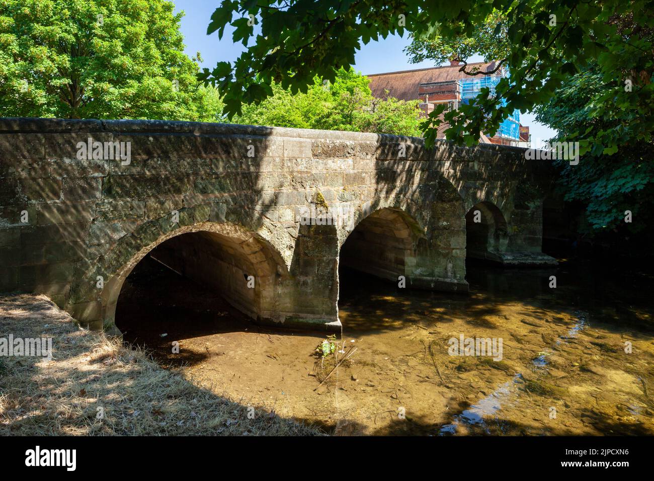 England medieval stone bridge hi-res stock photography and images - Alamy
