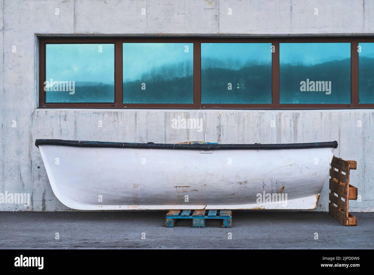 Old wood stranded boat hi-res stock photography and images - Alamy