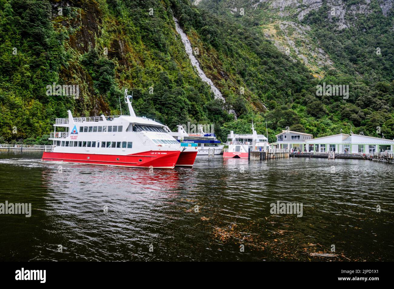 A cruise boat, Lady of the sounds of Red Ferries leaving Milford Wharf ...