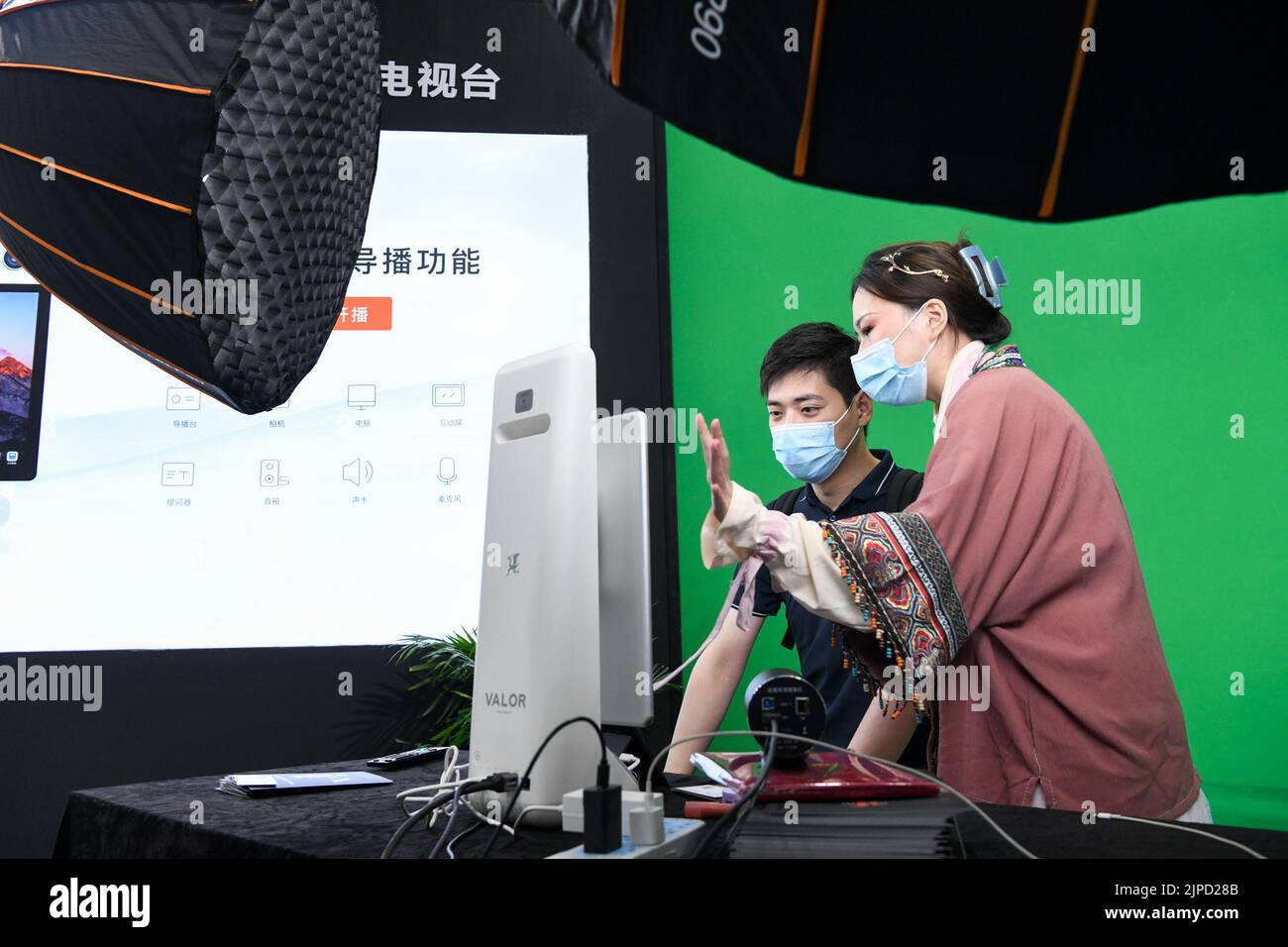 Smart live hi-res stock photography and images - Alamy