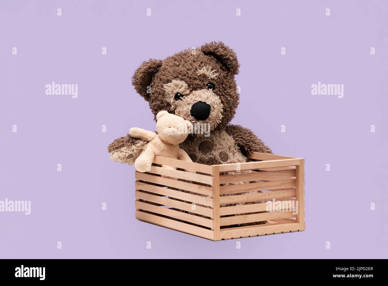 Two bears hugging hi-res stock photography and images - Alamy