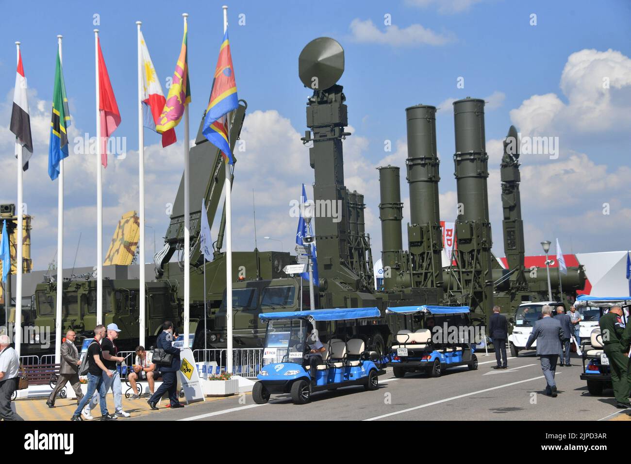 Moscow region. The Antiaircraft Missile System (AMS) 'Antey-2500' at ...