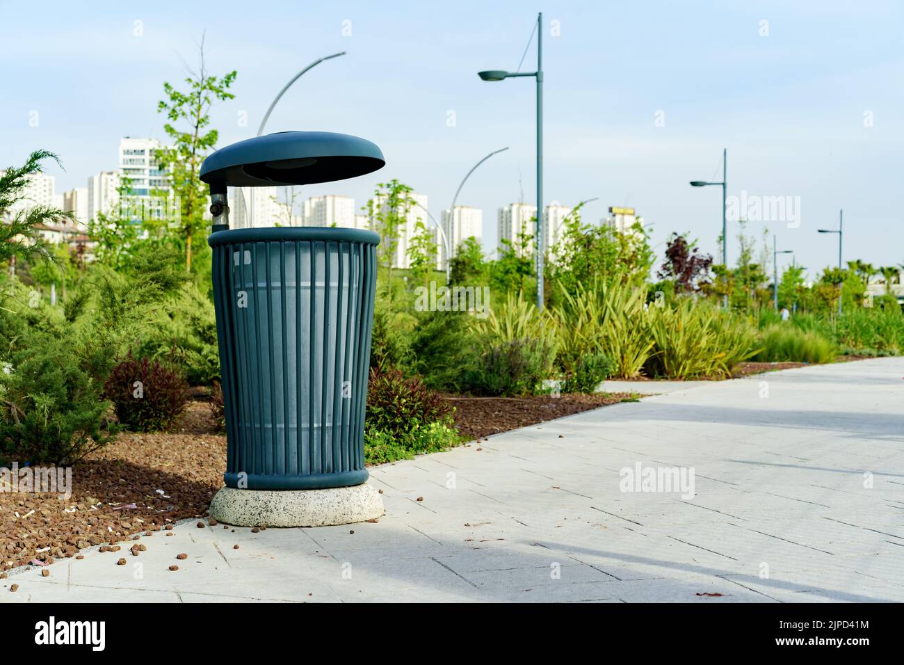 Commercial waste bin green hi-res stock photography and images - Alamy