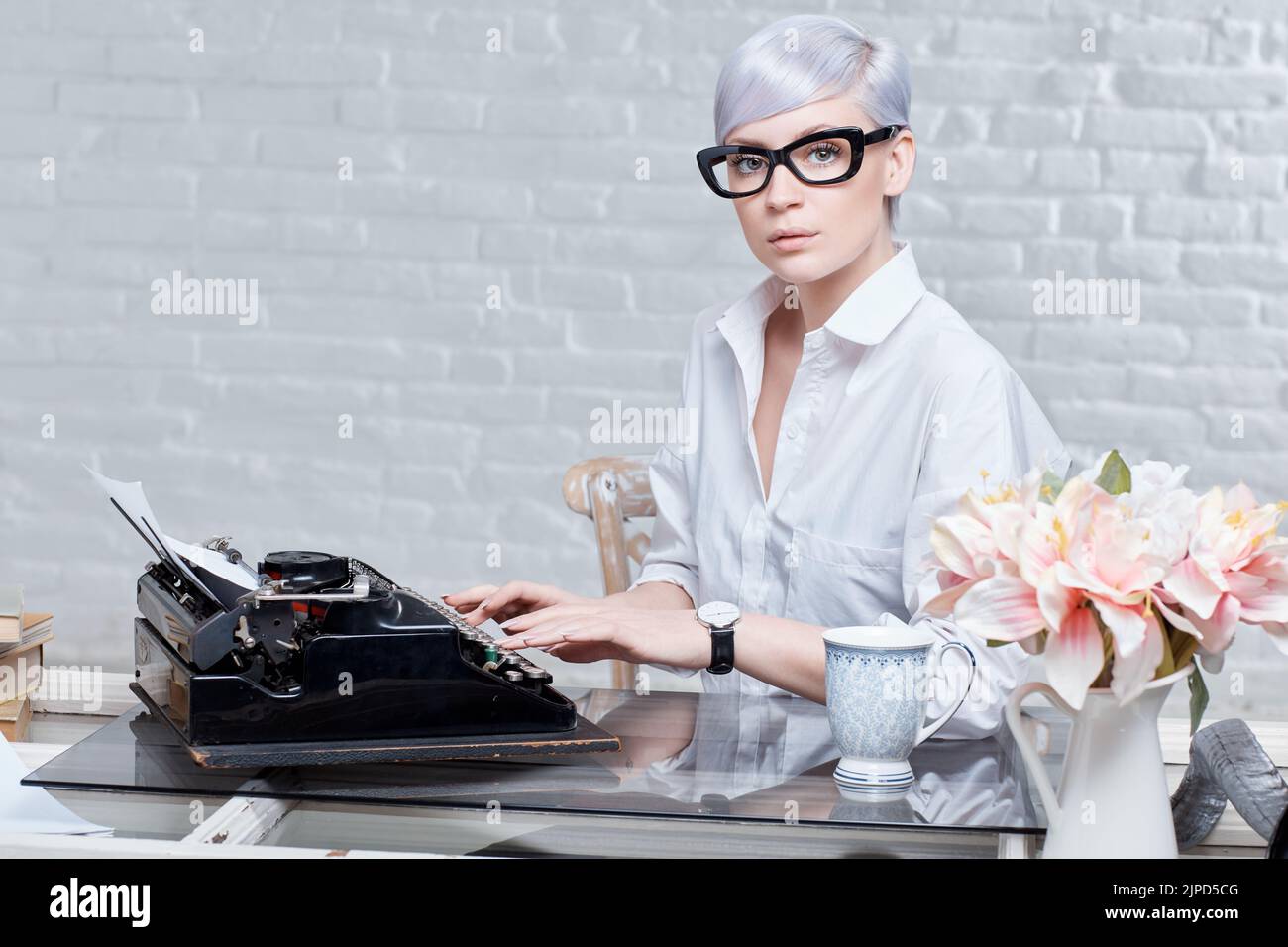 Female authors hi-res stock photography and images - Alamy