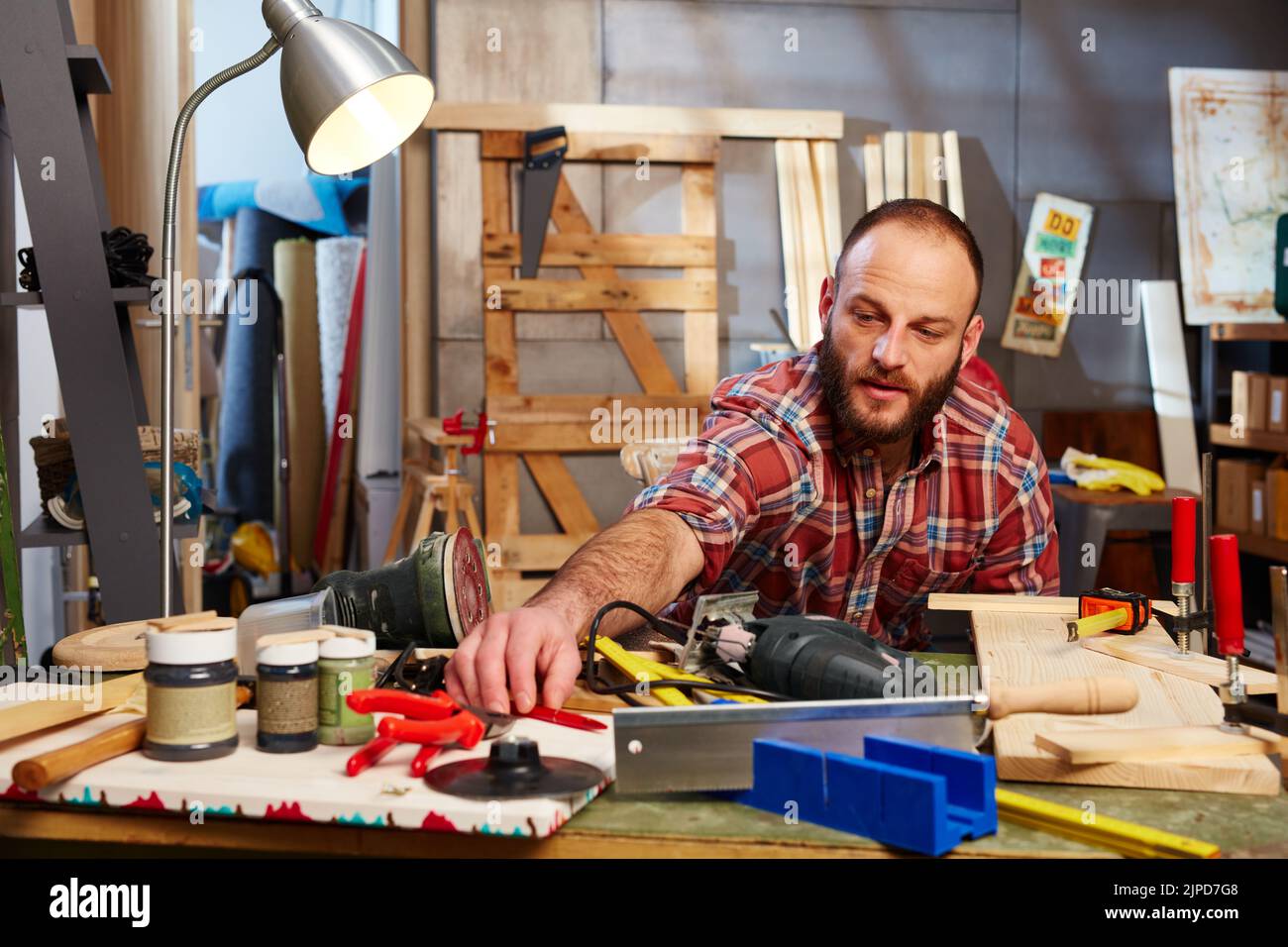 diy, workshop, tinkering, diys, workshops Stock Photo - Alamy