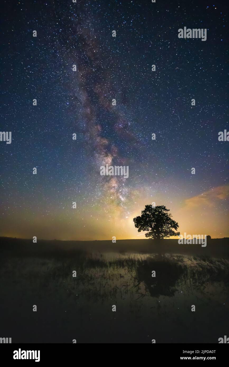 Milky way in the night sky, deep starry sky with Milky way over head ...