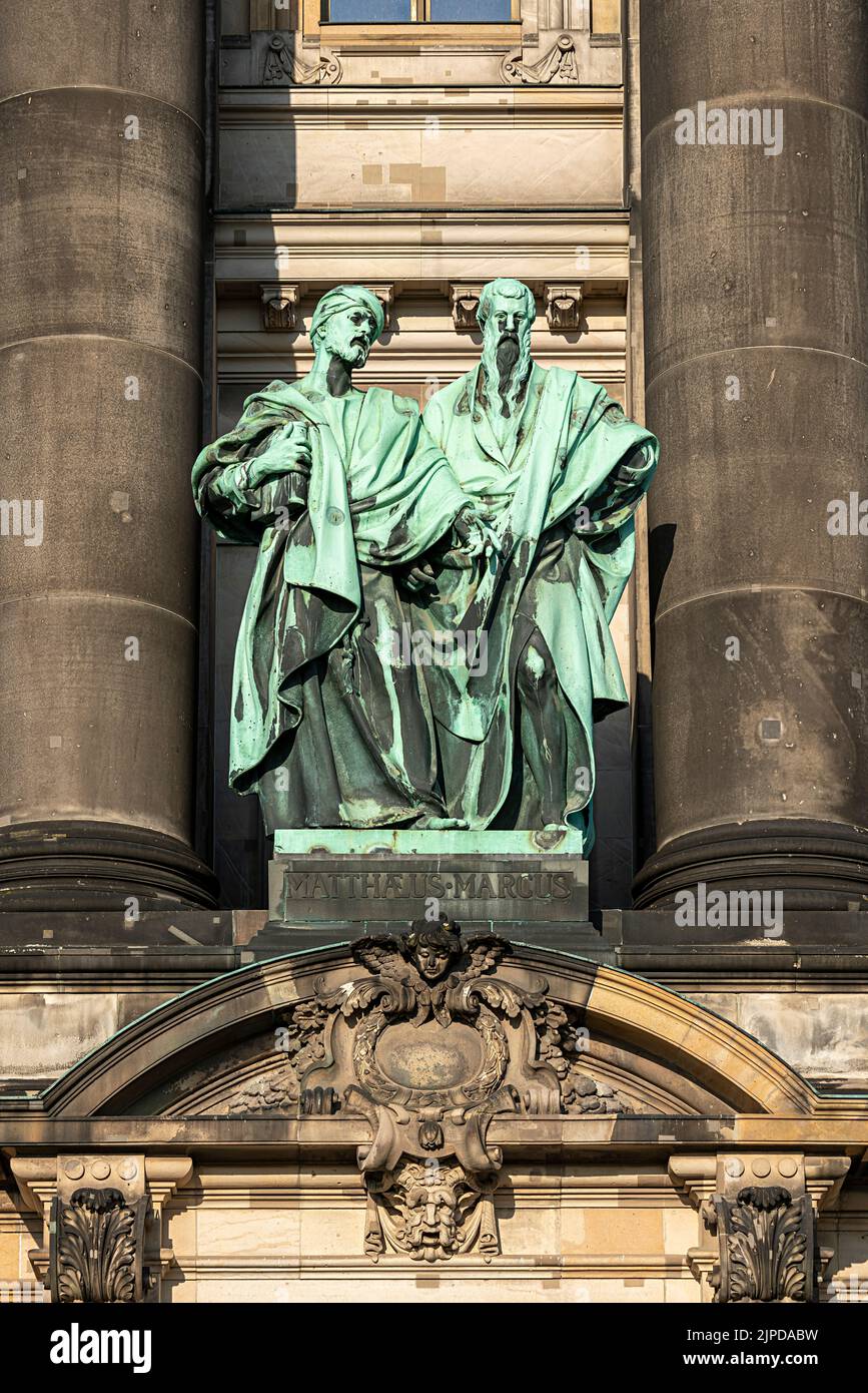 berlin cathedral, bronze sculpture, bronze sculptures Stock Photo - Alamy