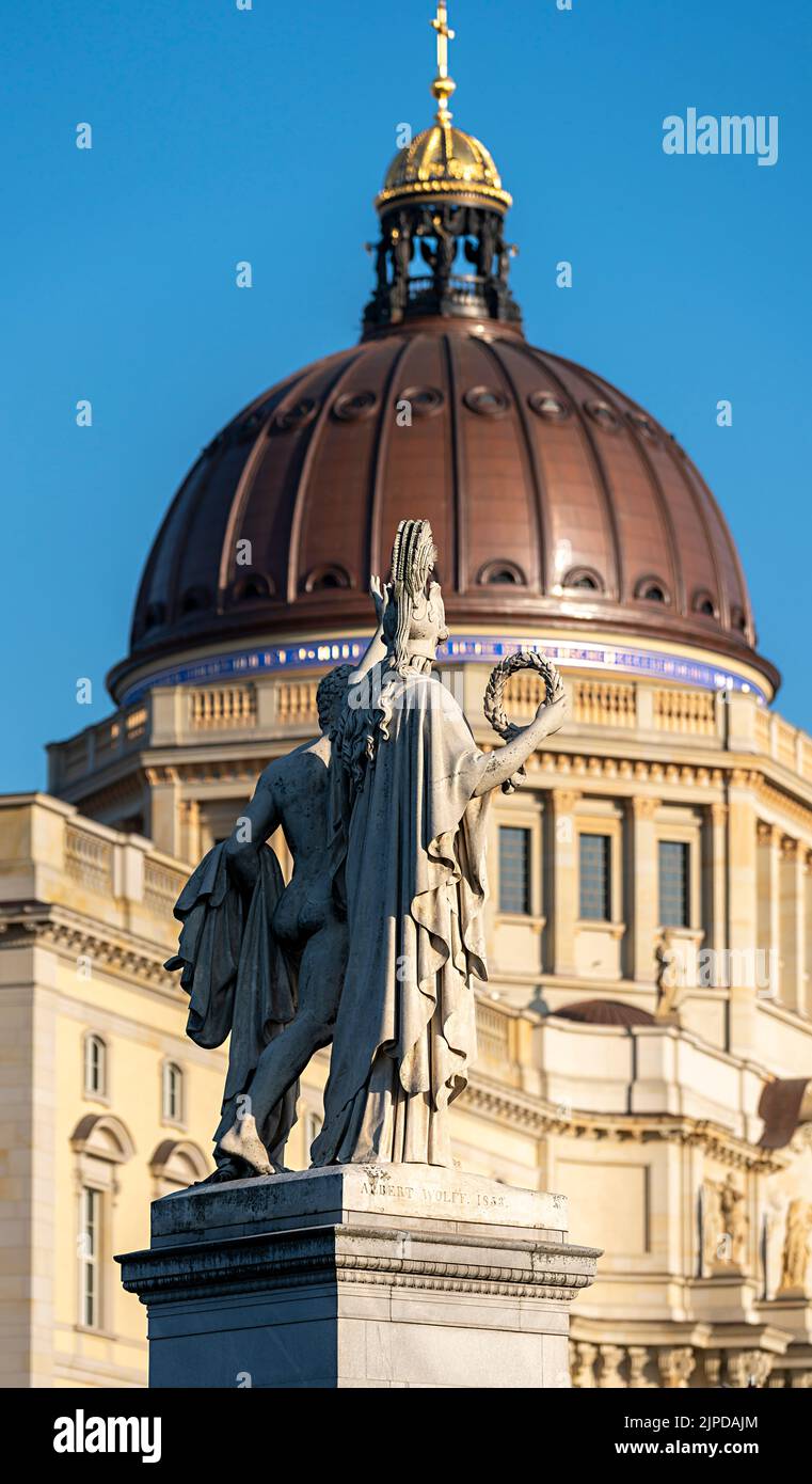 berlin, city palace, statue, city palaces, statues Stock Photo - Alamy