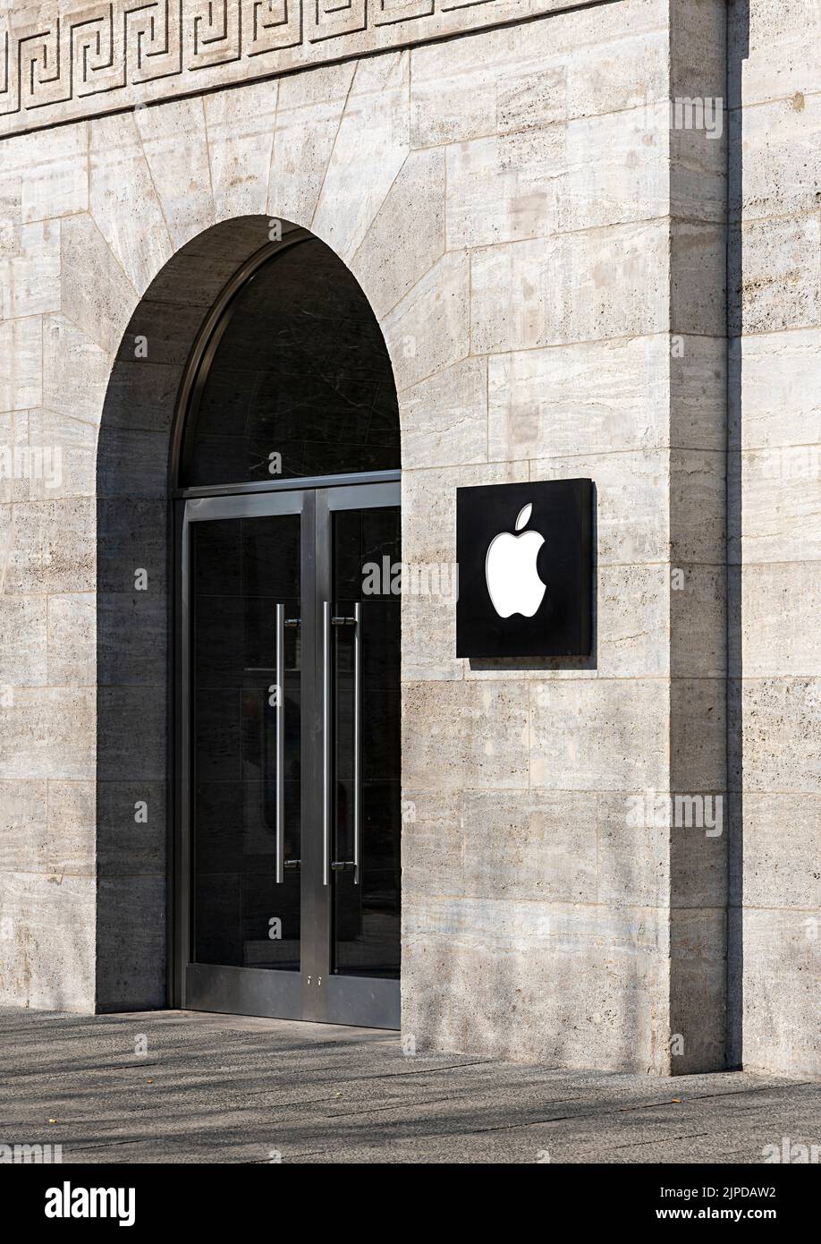 Apple berlin hi-res stock photography and images - Alamy
