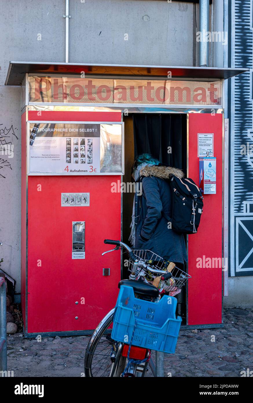 Photoautomat hi-res stock photography and images - Alamy